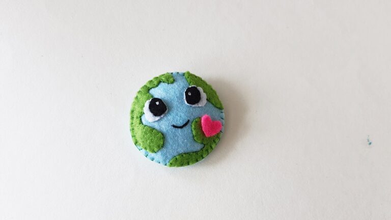 DIY felt Earth Day Ornament Craft - Big Family Blessings